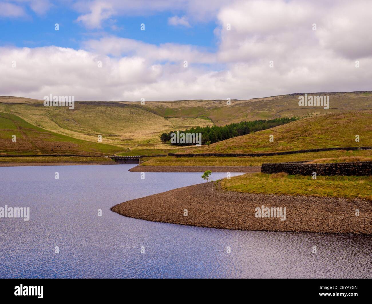 Castleshaw Upper Reservoir looking north towards Spa Clough. Oldham ...