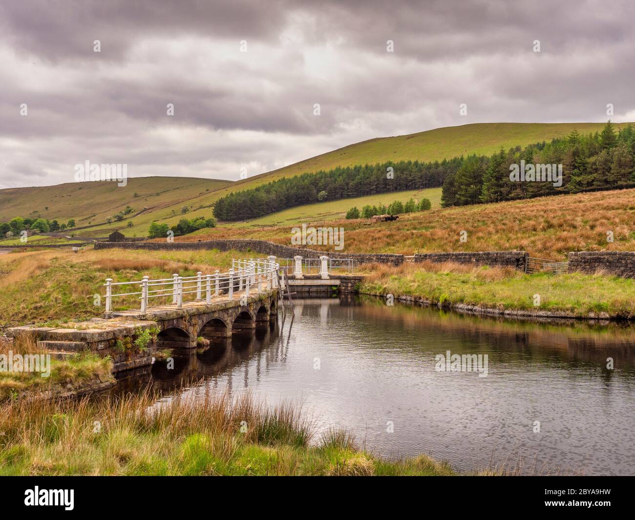 Castleshaw Upper Reservoir weir looking West towards Cudworth Pasture ...