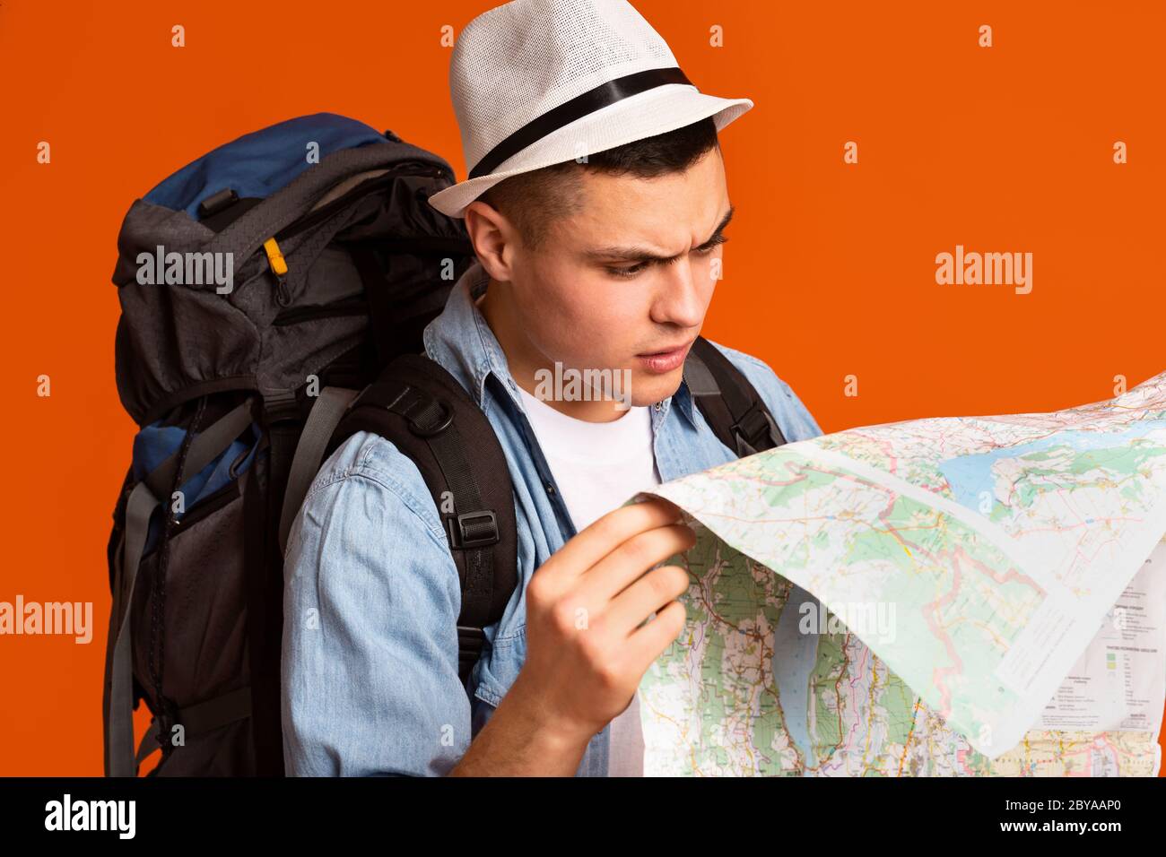 Confused man map hi-res stock photography and images - Alamy
