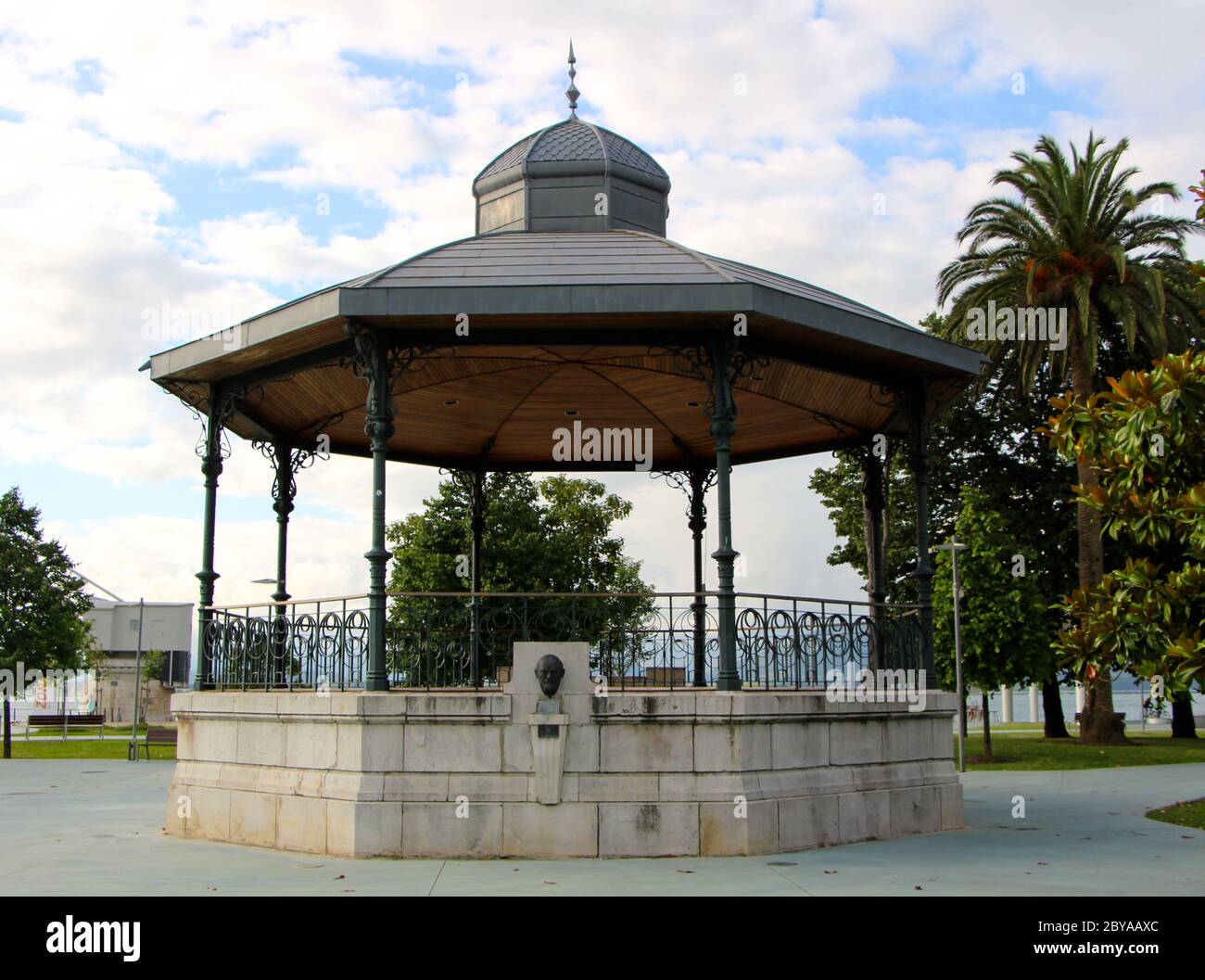 Sculpture in band stand hi-res stock photography and images - Alamy