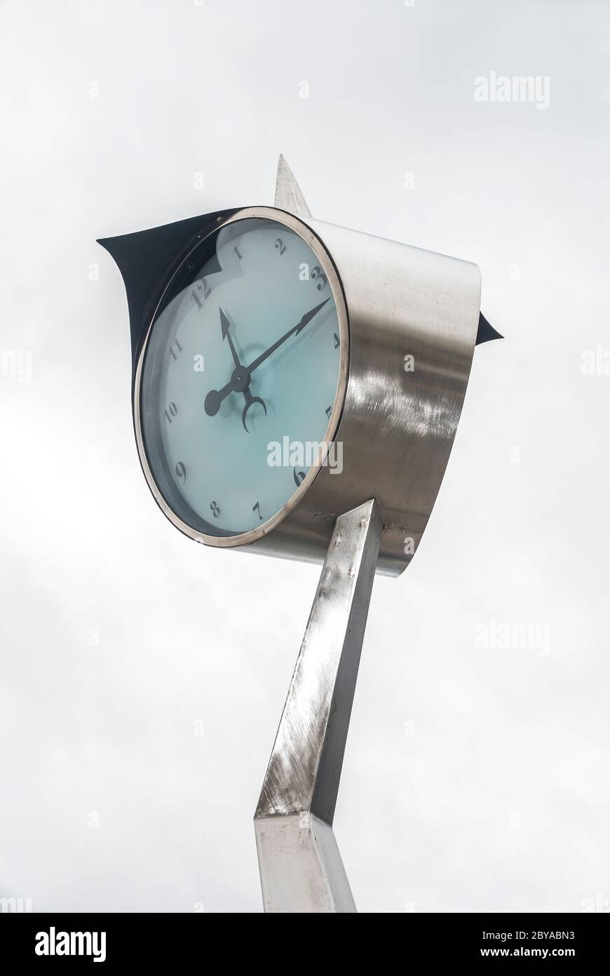 Circular arrow clock hi-res stock photography and images - Alamy