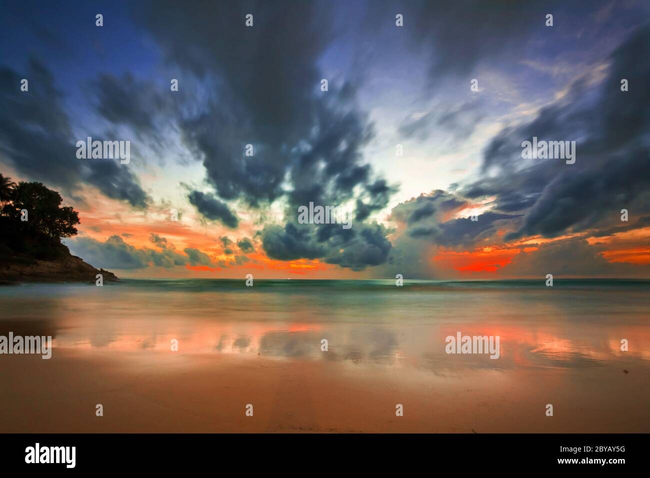 Tropical colorful sunset hi-res stock photography and images - Alamy
