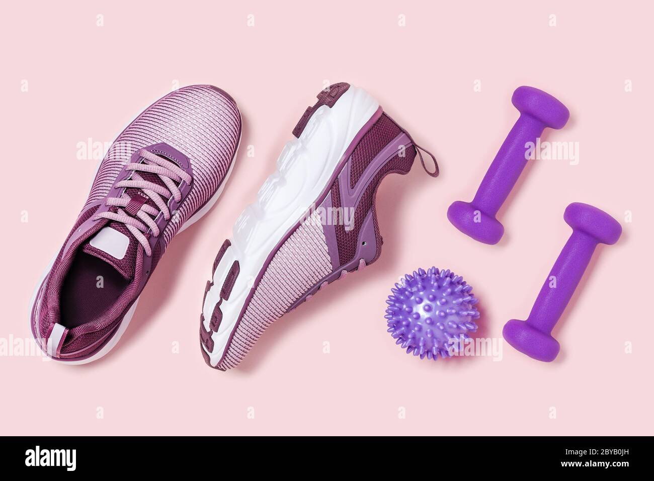 Pink sports bra hi-res stock photography and images - Alamy