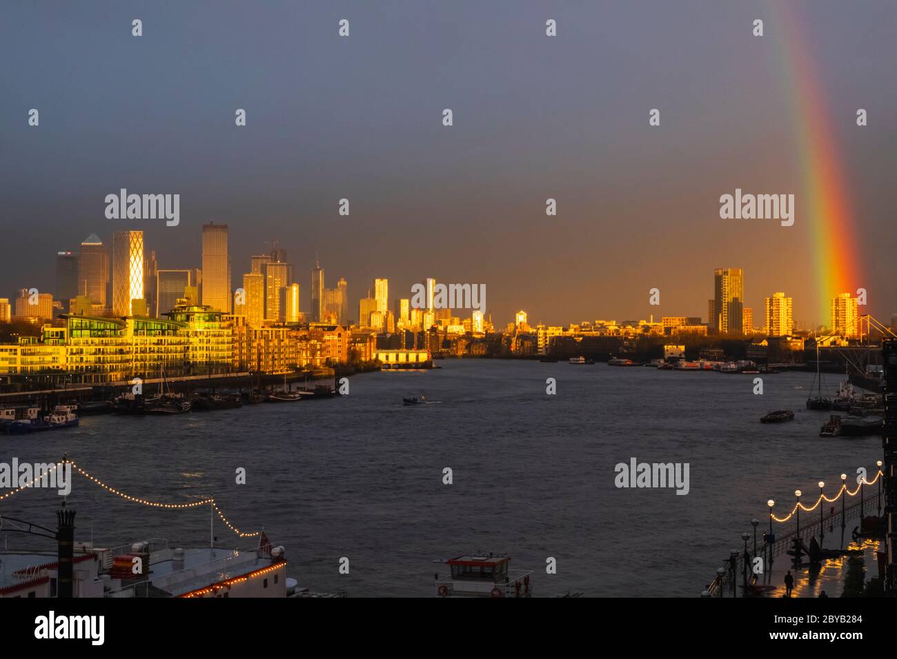 England, London, Docklands, River Thames and Canary Wharf, Skyline and ...