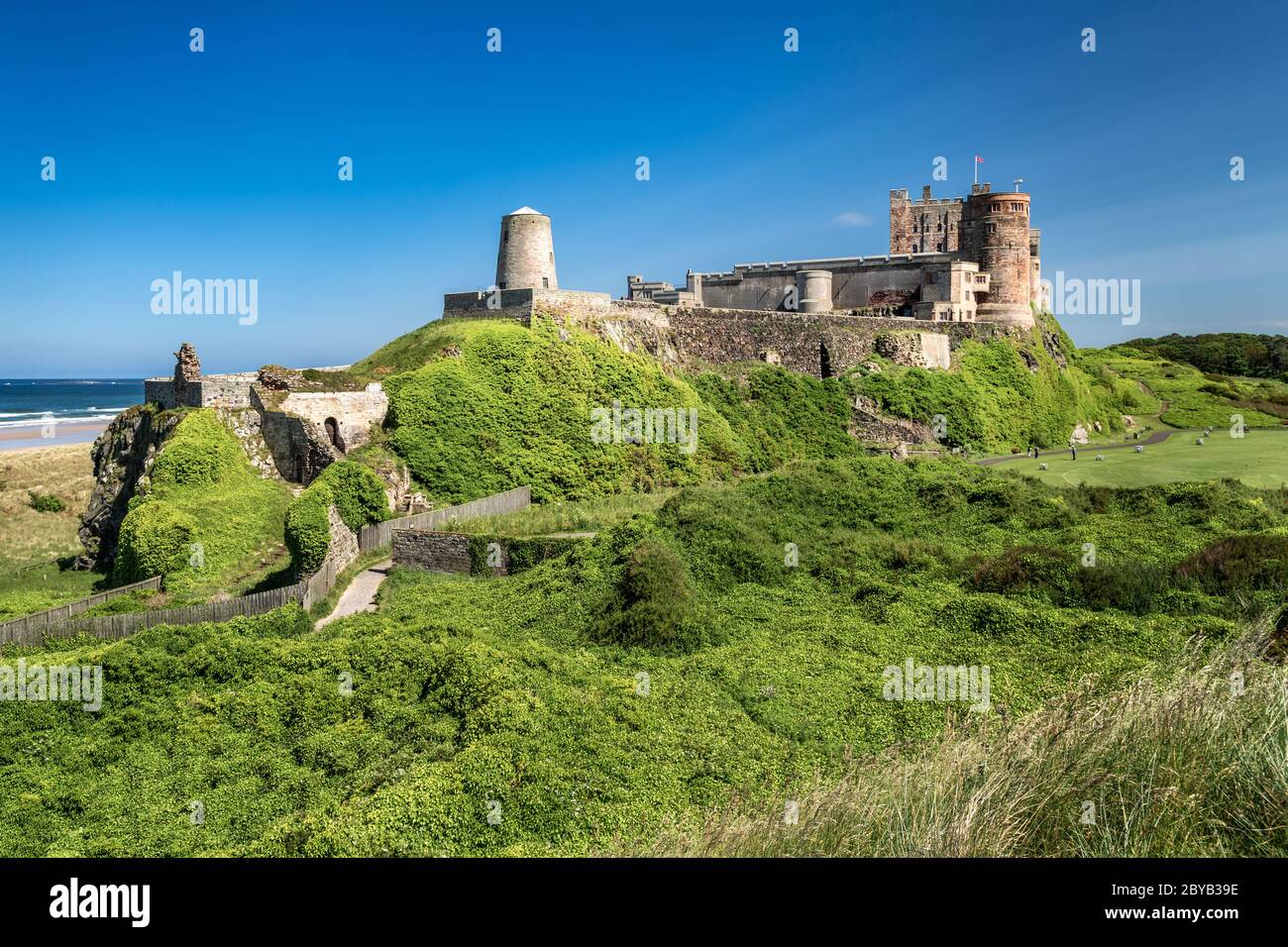 Fortified stone walls castle hi-res stock photography and images - Alamy