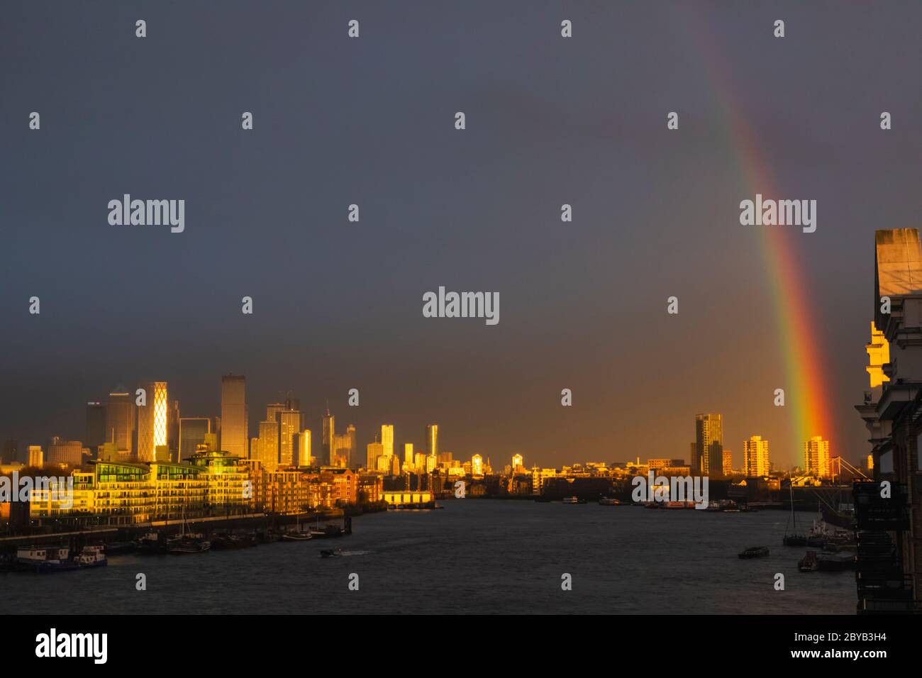 England, London, Docklands, River Thames and Canary Wharf, Skyline and ...