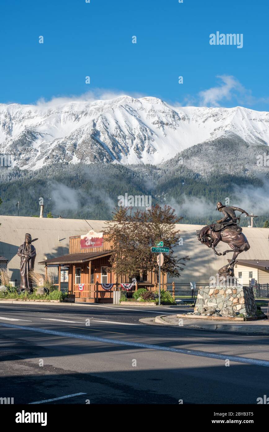 Bronze sculptures on the Main Street of Joseph, Oregon Stock Photo - Alamy