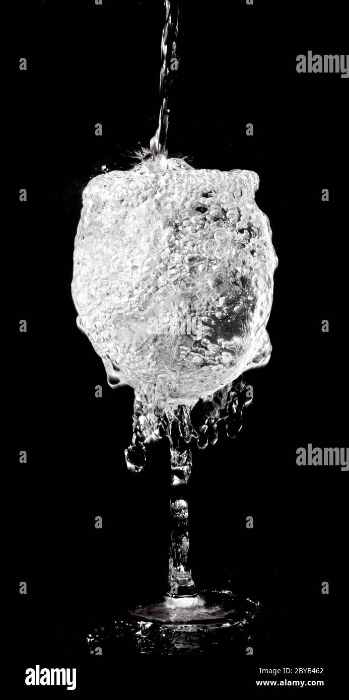Glass water splash hi-res stock photography and images - Alamy