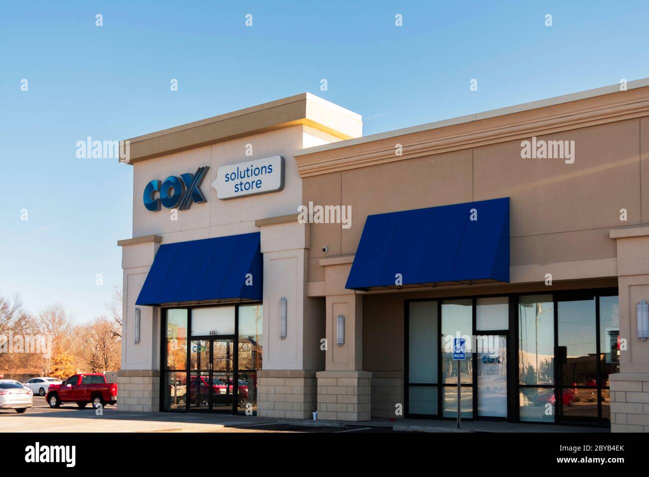 Storefront awning hi-res stock photography and images - Alamy