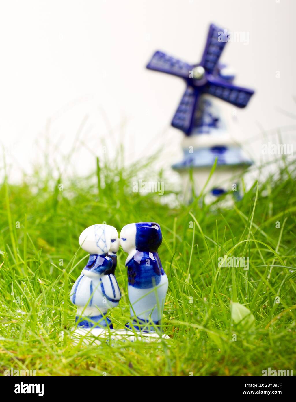 Typical dutch delft blue ceramic Stock Photo - Alamy