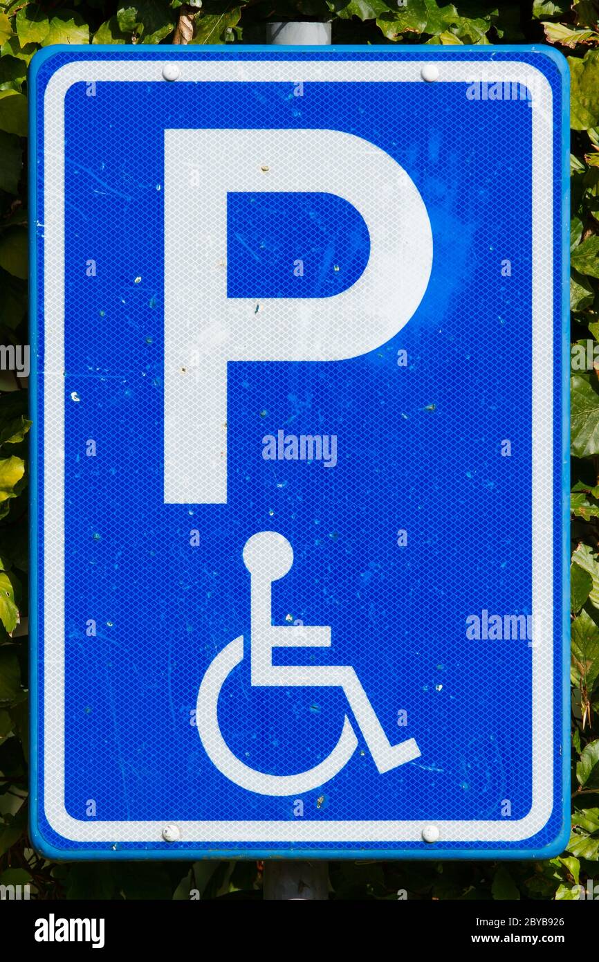 Parking sign for disable people Stock Photo - Alamy