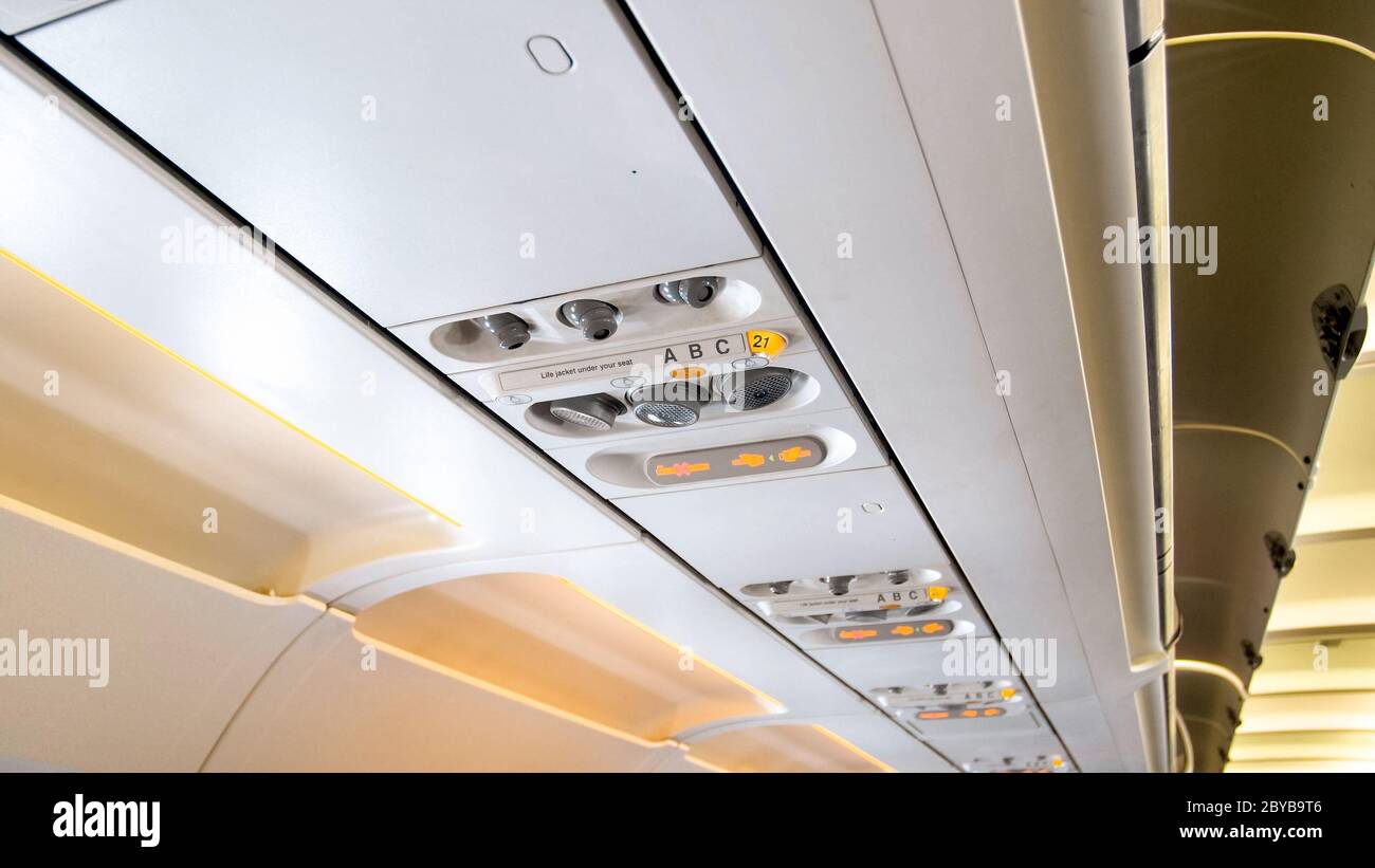 Interior overhead controls aircraft hi-res stock photography and images ...