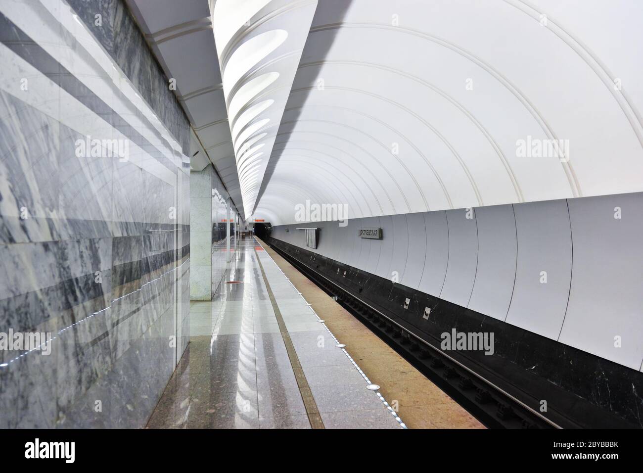 Moscow subway tunnel hi-res stock photography and images - Alamy