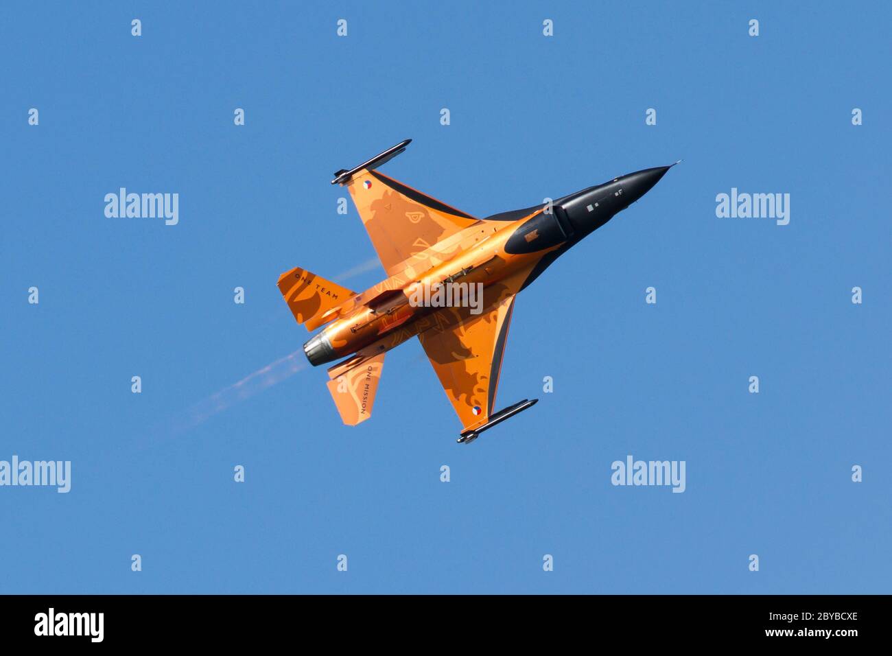 Dutch F-16 Demo Team Stock Photo - Alamy