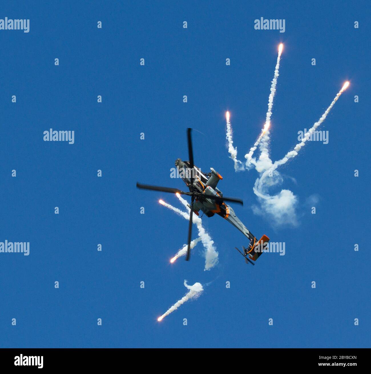 Apache ah 64d hi-res stock photography and images - Alamy