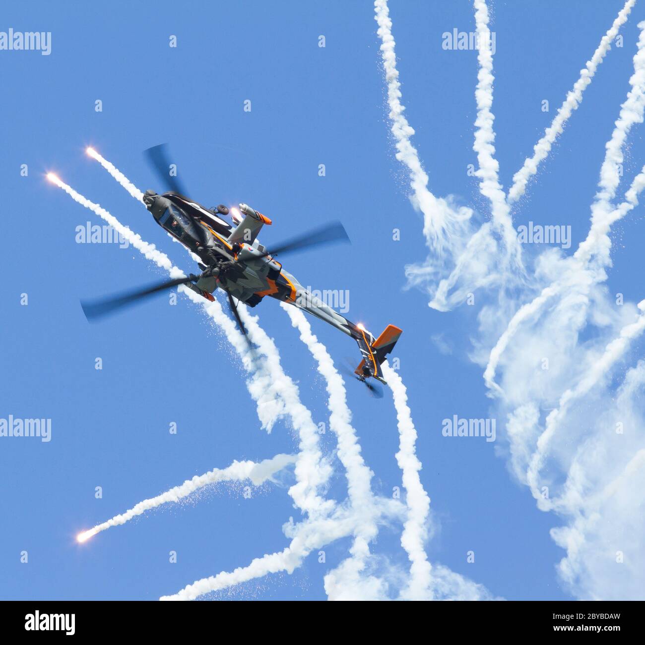 Apache ah 64d hi-res stock photography and images - Alamy