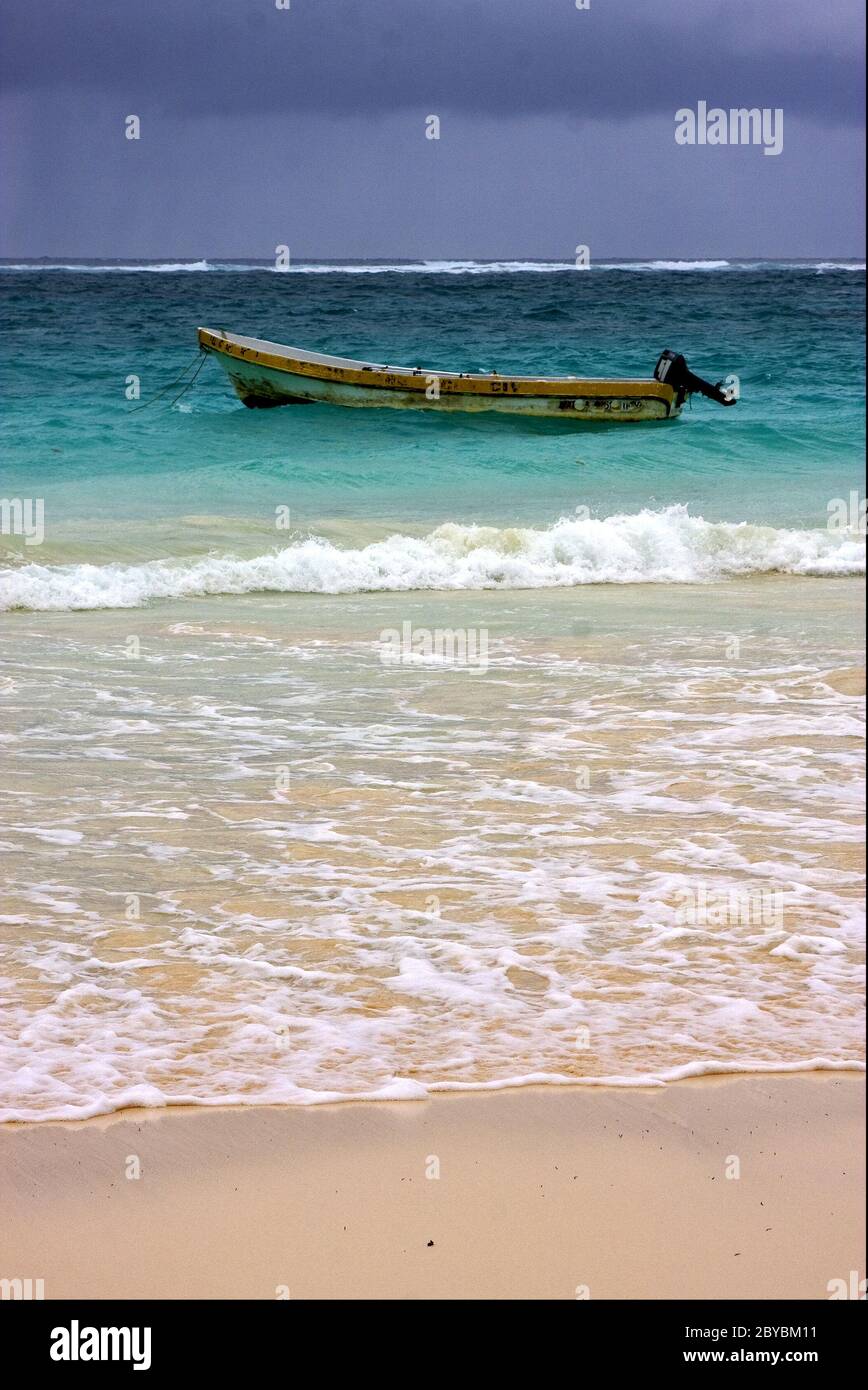 motor boat boat and coastline in mexico playa del carmen Stock Photo ...