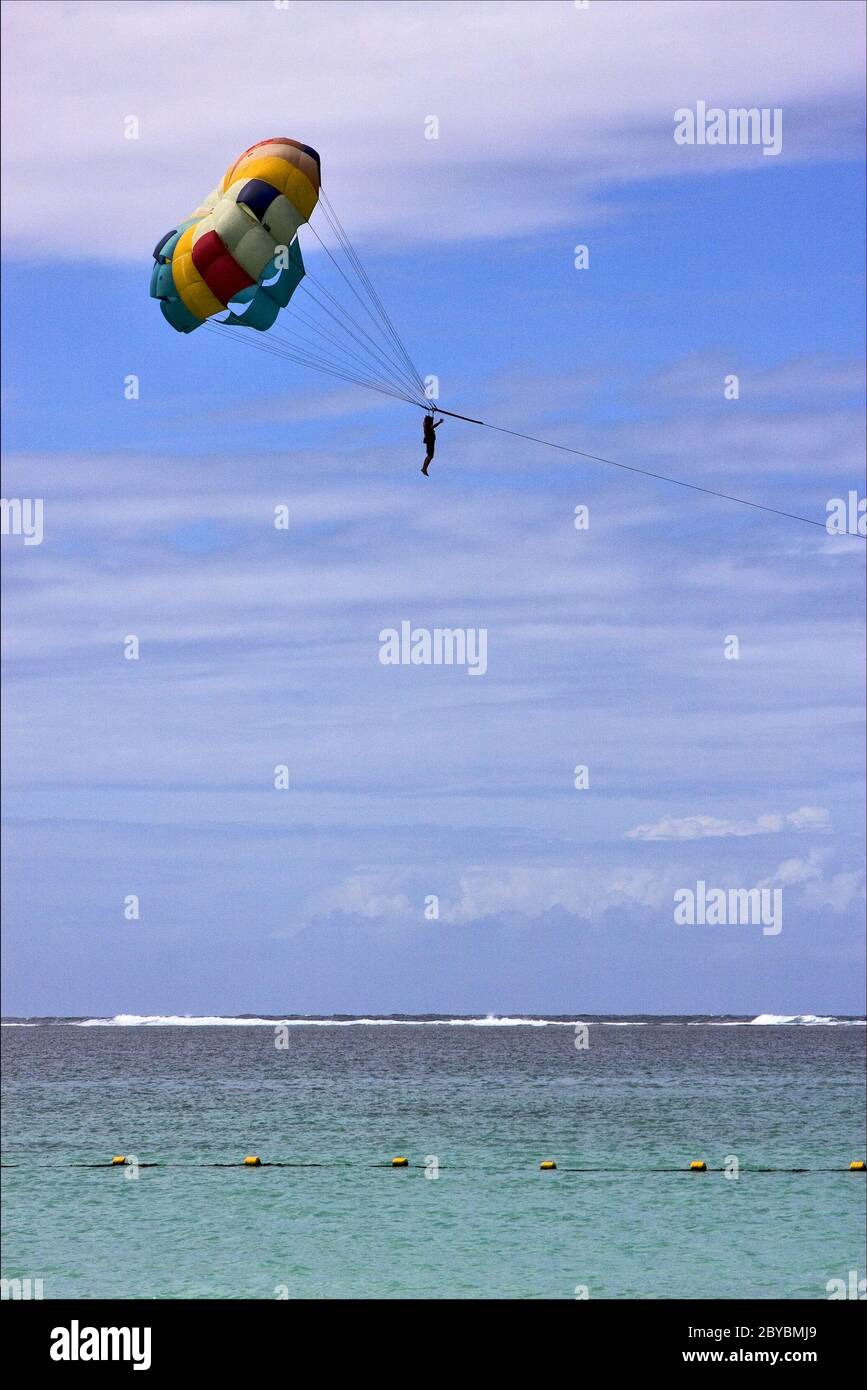 parachute mauritius belle mare Stock Photo - Alamy