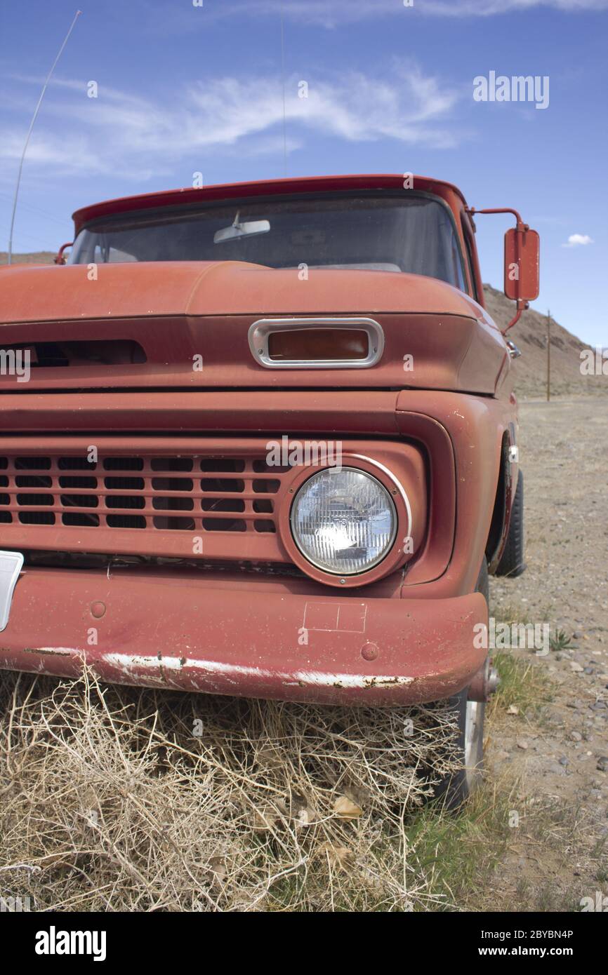 Old rusty truck in the desert with blue skies Stock Photo - Alamy