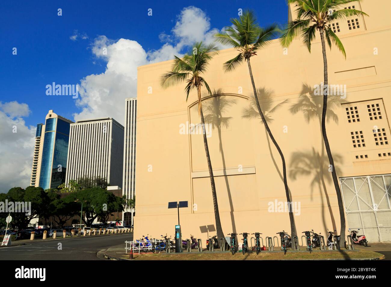 Honolulu drive hi-res stock photography and images - Alamy