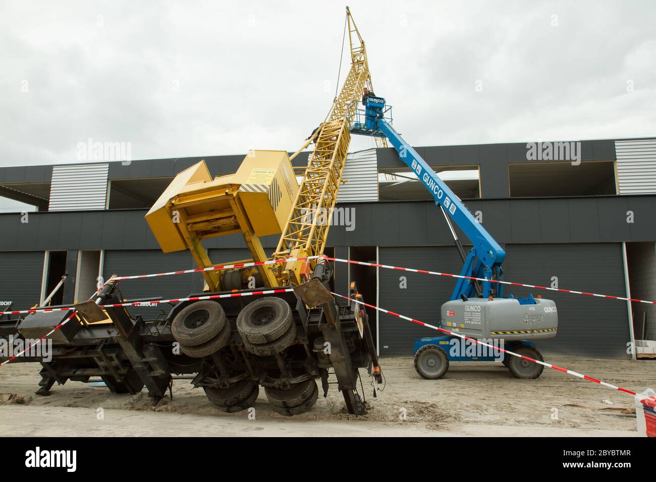 Collapsed mobile tower crane (Holland Stock Photo - Alamy