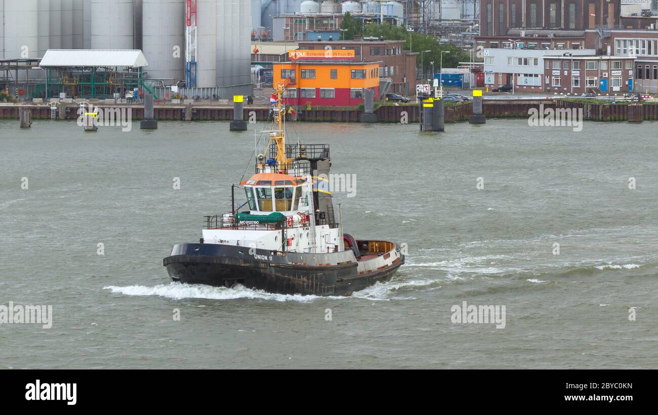 Old tugboat in Rotterdam Stock Photo - Alamy