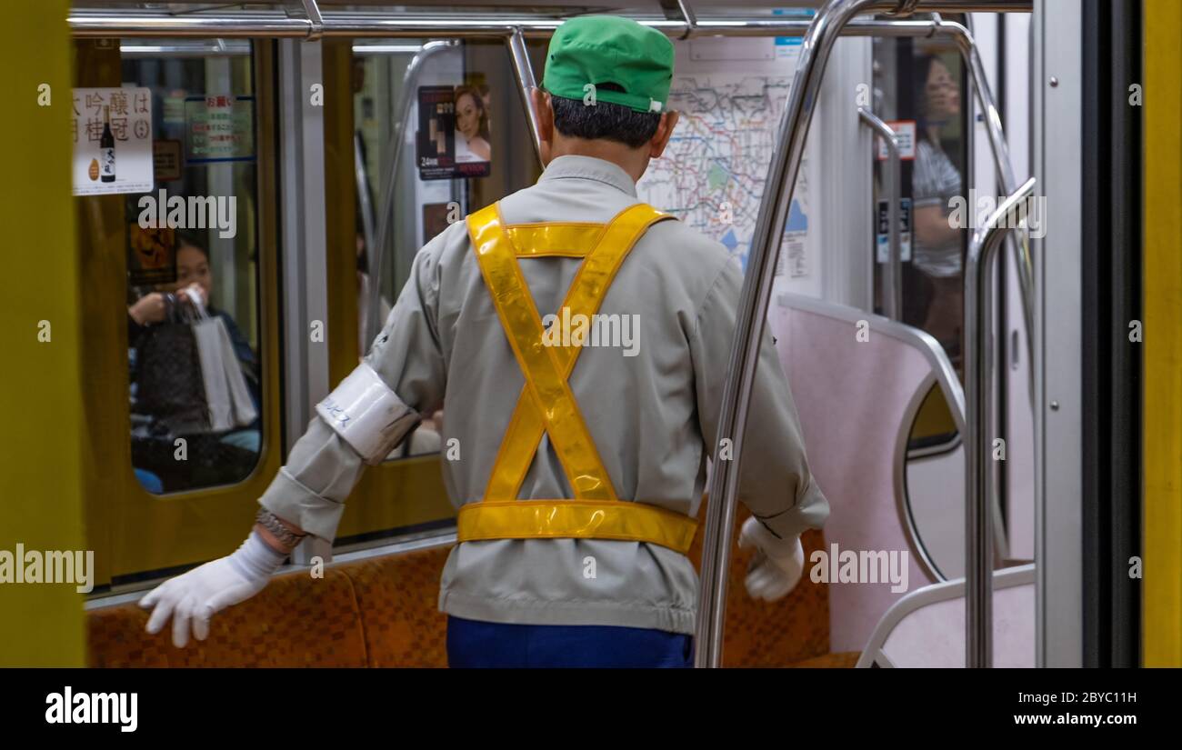 Cleaner workers cleaning Tokyo Metro subway train Stock Photo - Alamy