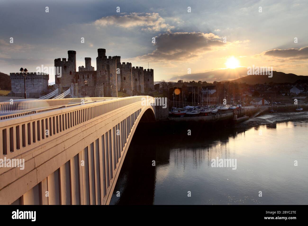 Conwy castle night north wales hi-res stock photography and images - Alamy