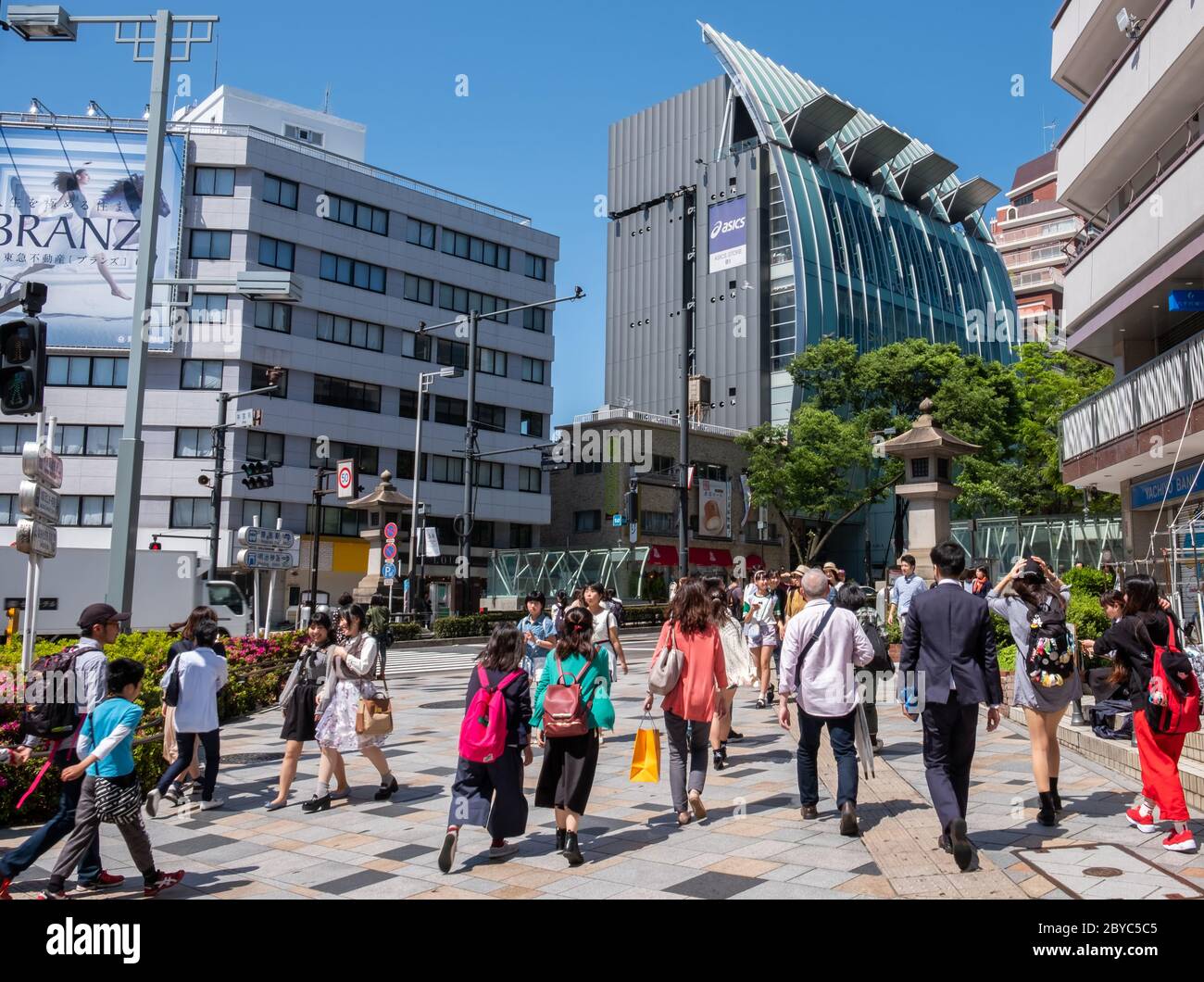 Crowd of pedestrian at Omotesando street sidewalk, Tokyo, Japan Stock ...