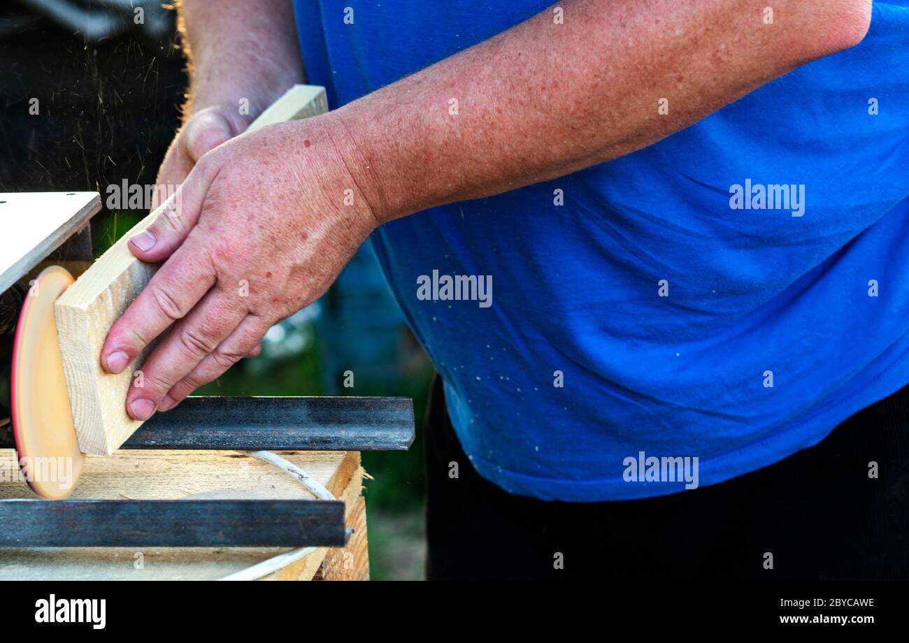Man working on grinding machine hi-res stock photography and images - Alamy