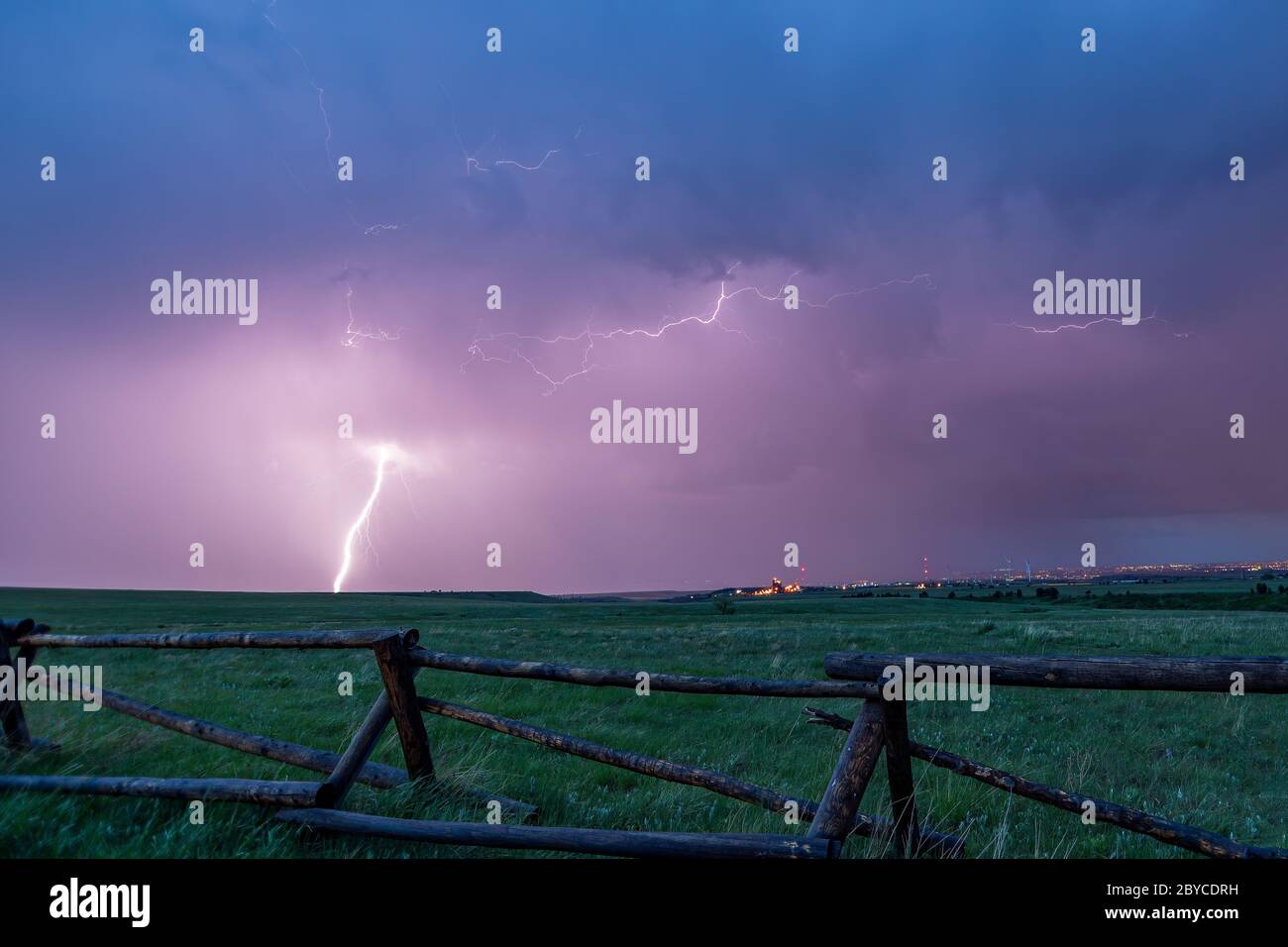 Cloud to ground lightning hi-res stock photography and images - Alamy