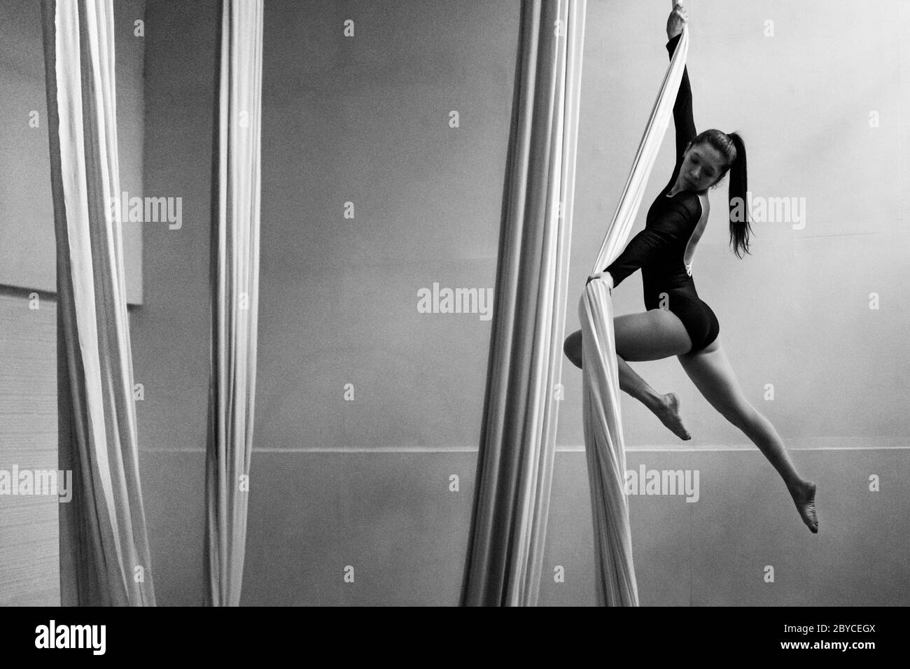 Aerial Silks High Resolution Stock Photography and Images - Alamy