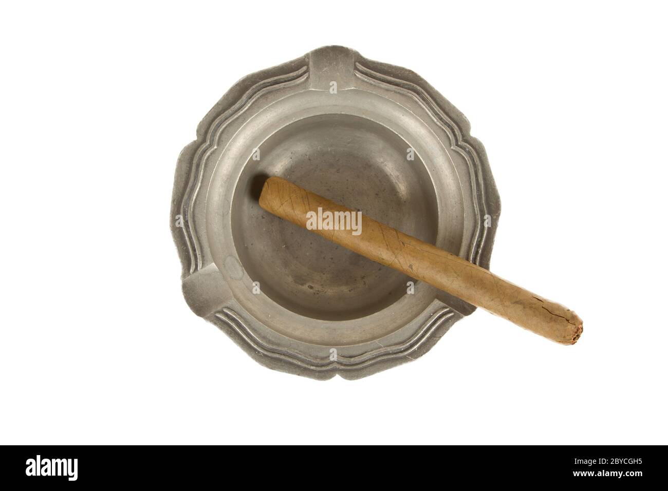 Unused large cigar in an old tin ashtray Stock Photo - Alamy
