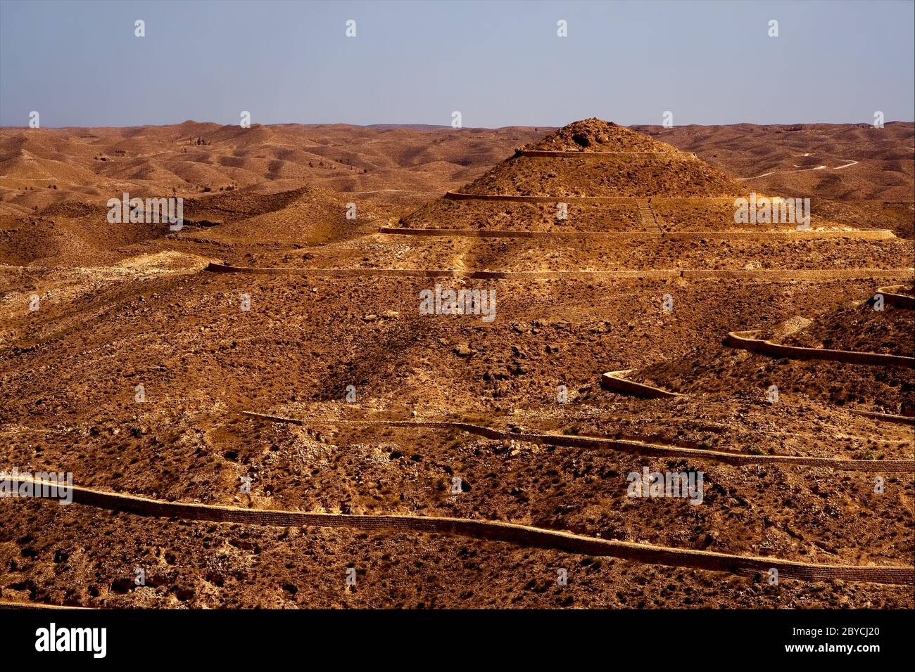 Brown desert street hill hi-res stock photography and images - Alamy