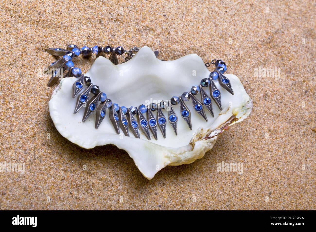 Shell beads hi-res stock photography and images - Alamy