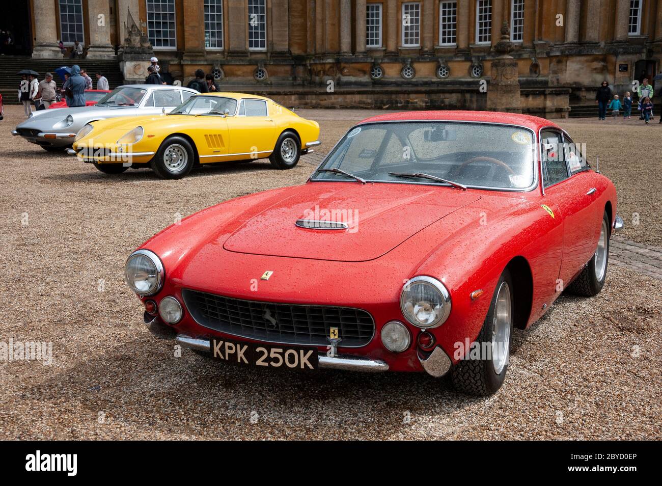 Classic car show at blenheim palace hi-res stock photography and images ...
