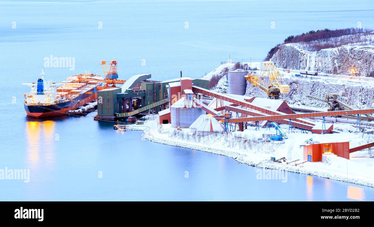 Mining ship hi-res stock photography and images - Alamy