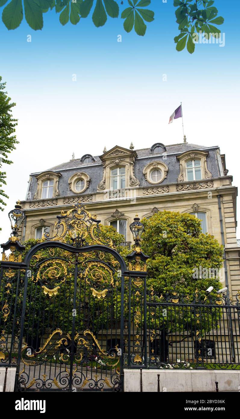 Paris old house hi-res stock photography and images - Alamy