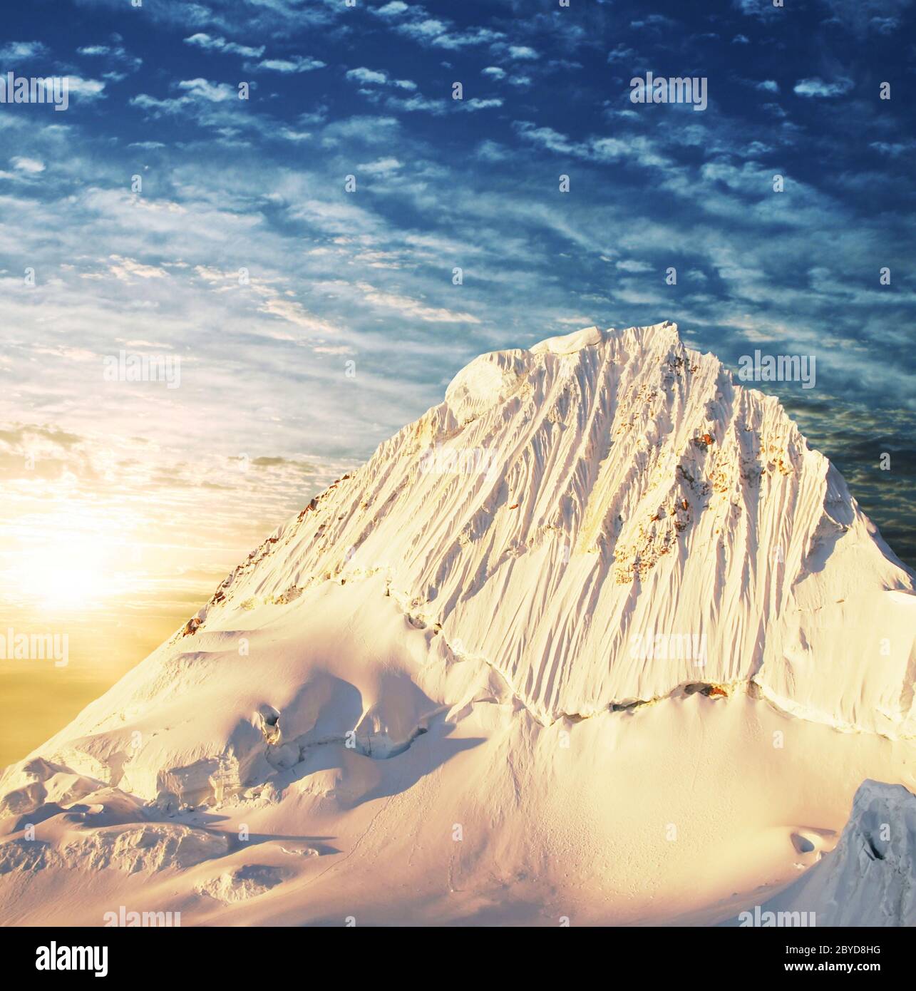 Alpamayo hi-res stock photography and images - Alamy