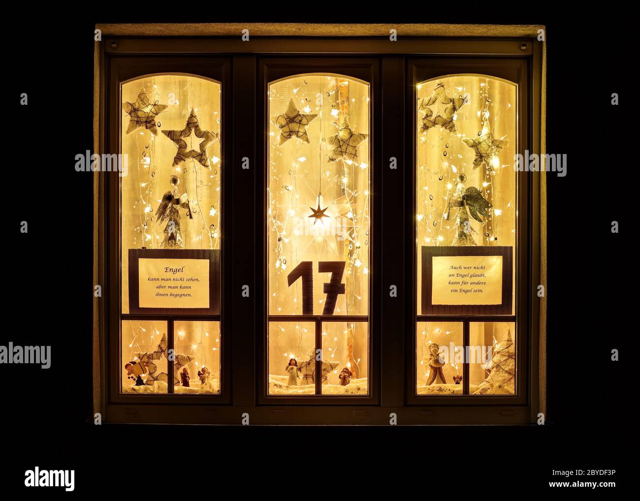 Christmas decorated window hi-res stock photography and images - Alamy
