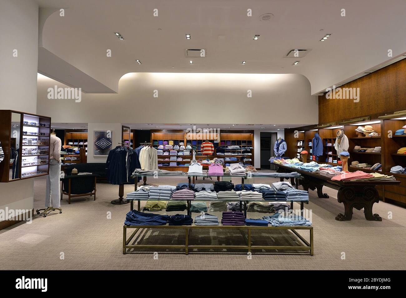 Paul stuart store hi-res stock photography and images - Alamy