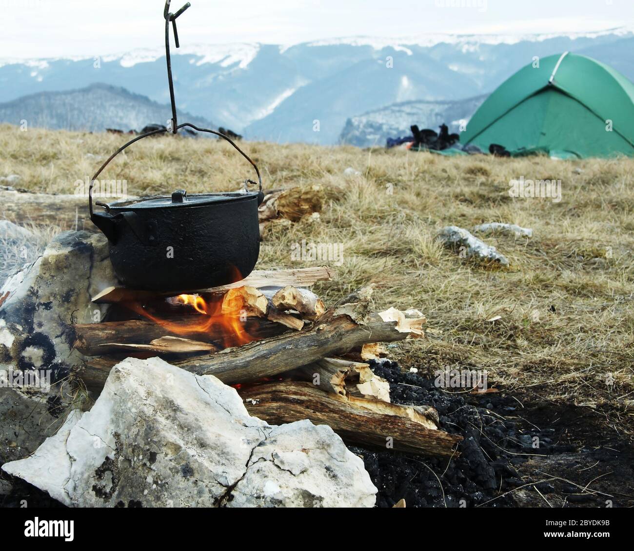Campfire and tent Stock Photo - Alamy