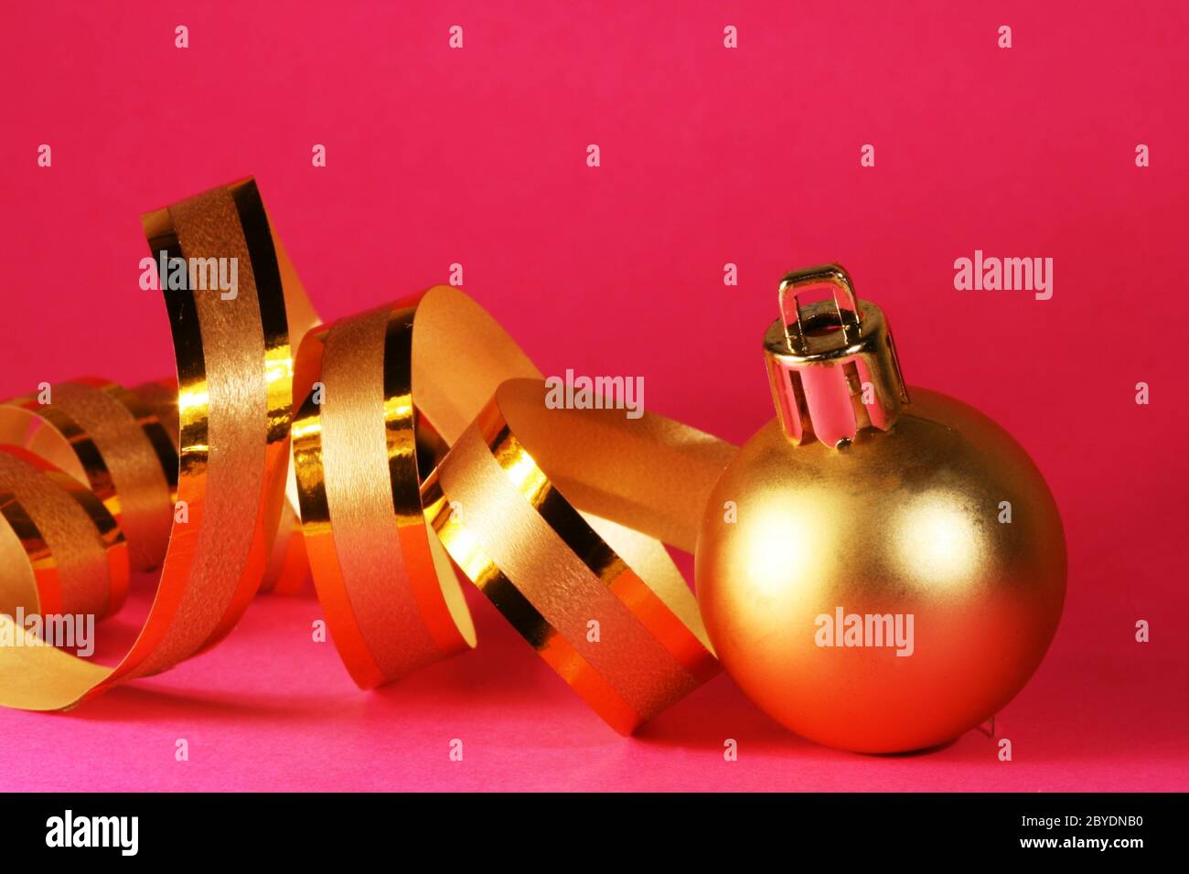 Gold ball macro hi-res stock photography and images - Alamy