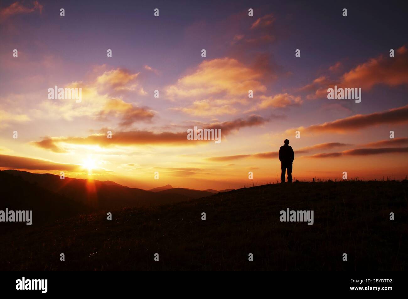 Men silhouette at sunset hi-res stock photography and images - Alamy