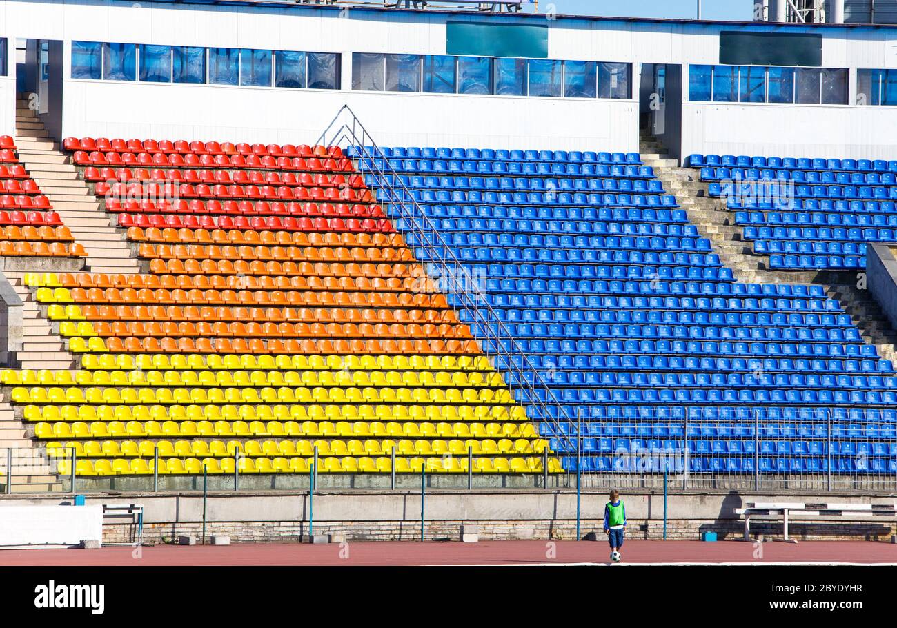 Grass field empty tribunes hi-res stock photography and images - Alamy