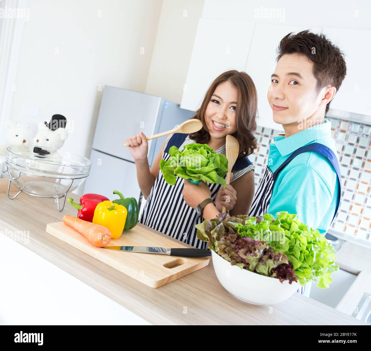 Couples in modern Kitchen Stock Photo - Alamy