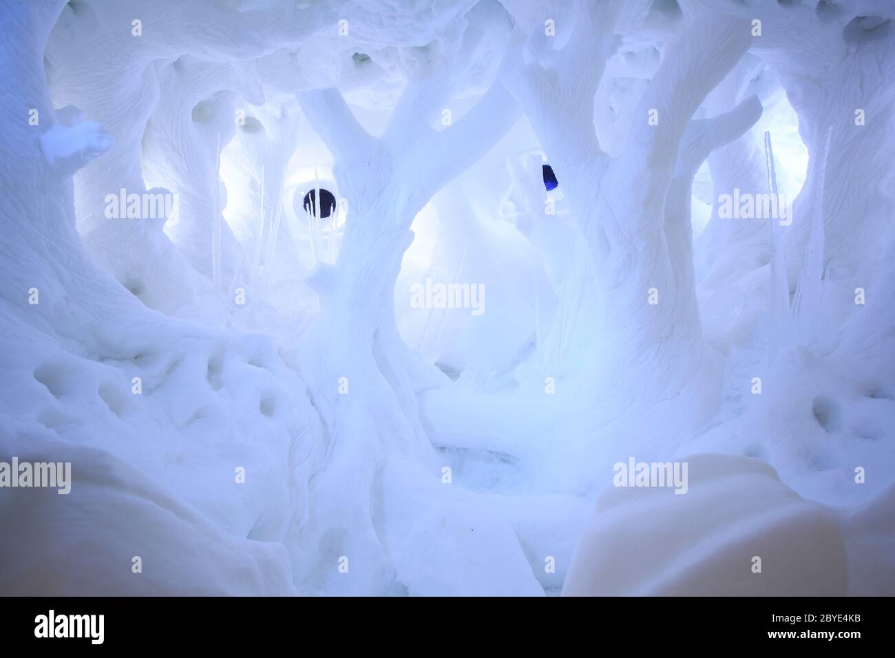 Ice carving hi-res stock photography and images - Alamy