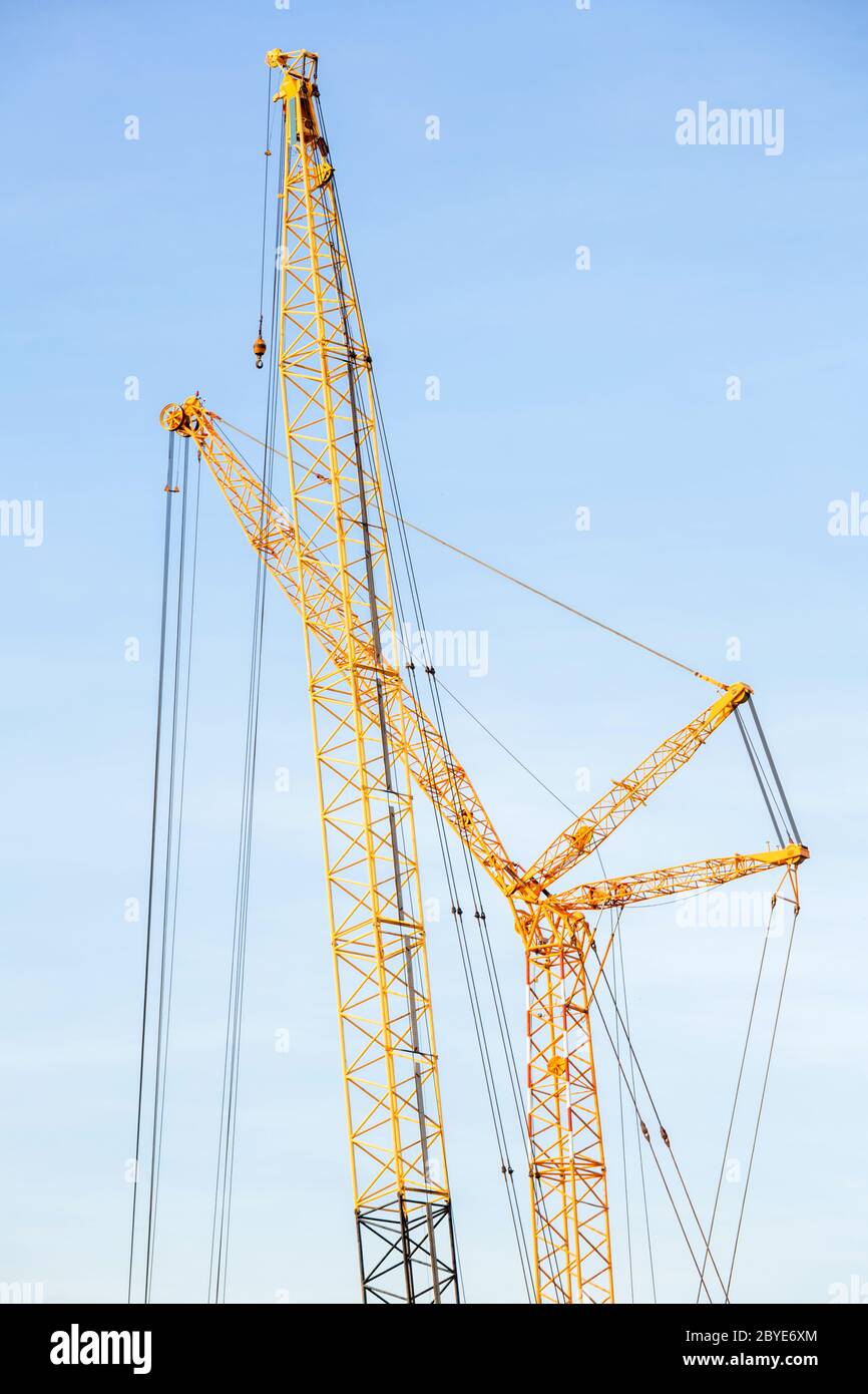 Active construction site crane assembly hi-res stock photography and ...