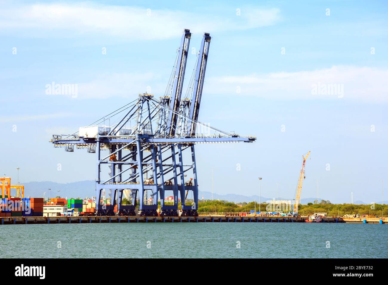 Waterfront logistics hi-res stock photography and images - Alamy