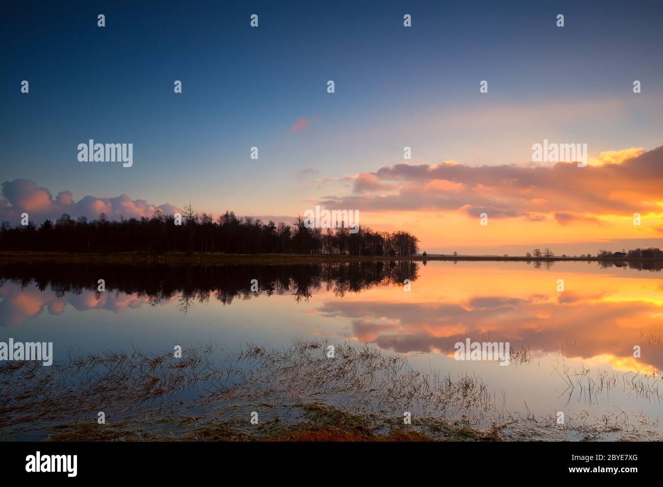 Calm sunset hi-res stock photography and images - Alamy
